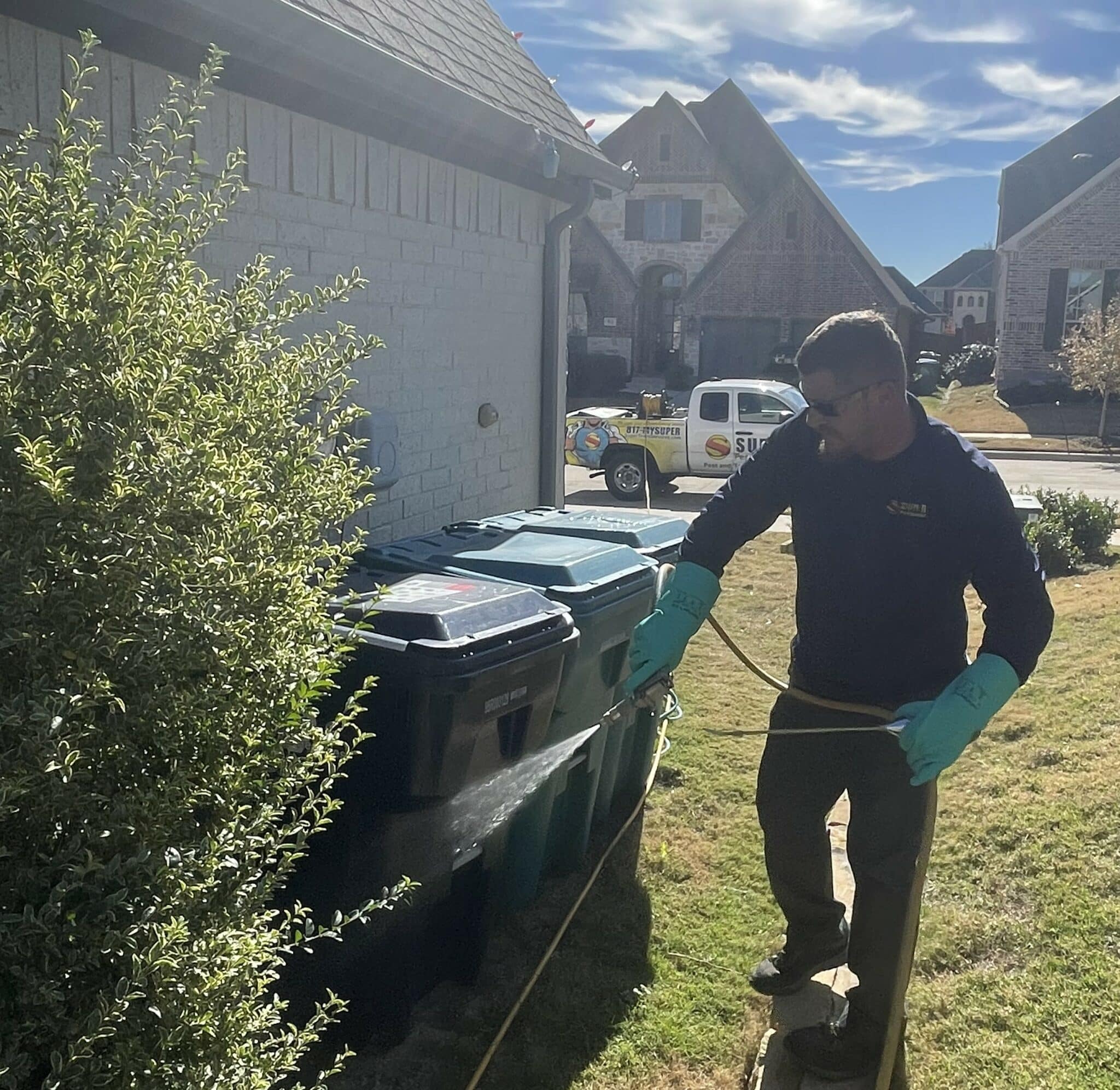 Four Seasons Pest Control - Year-round pest protection | Super Team ...